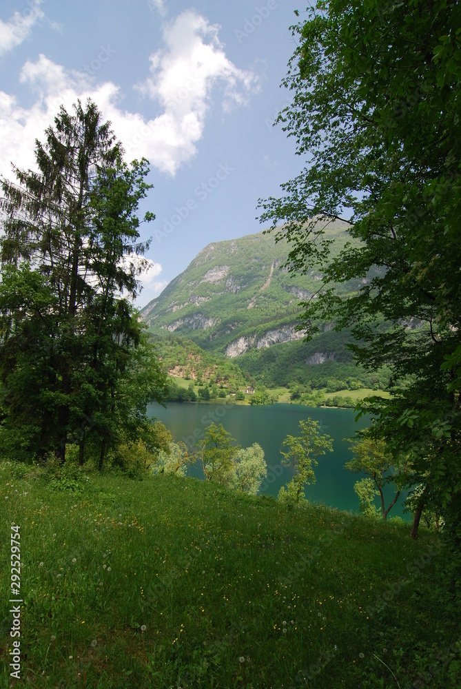 Tennosee - Lago di Tenno – beliebtes Ausflugsziel oberhalb des ...