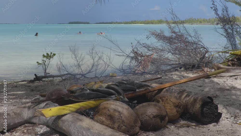 Polynesian fish bbq traditional French Polynesia food on the beach ...