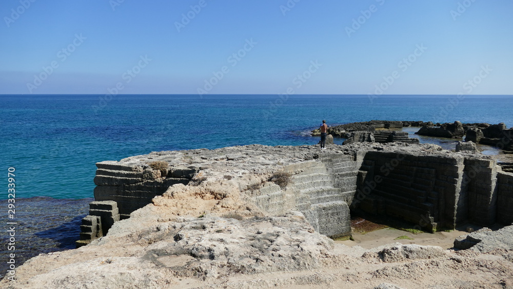 Monopoli, località balneare Capitolo, spiaggia libera d Torre Cintola ...