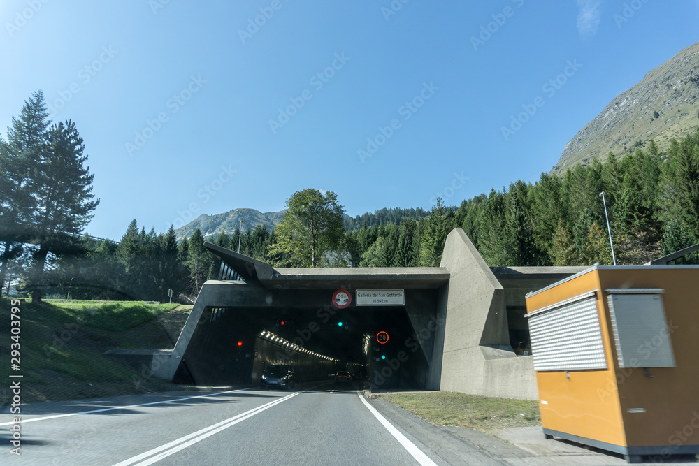 Stockfoto Einfahrt Süd in den Gotthard Tunnel in der Schweiz | Adobe Stock