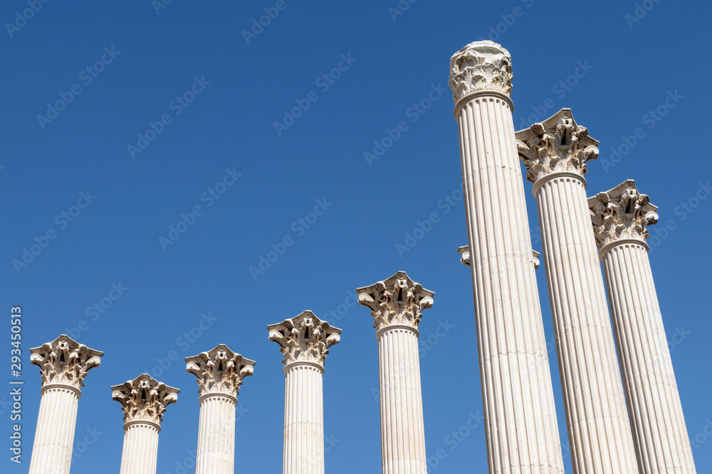 columnas romanas Stock Photo | Adobe Stock