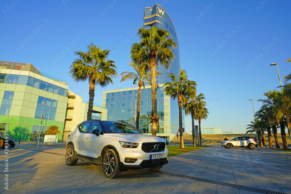 Foto de BARCELONA, SPAIN -4 DEC 2017- View of a Volvo XC40 on display ...