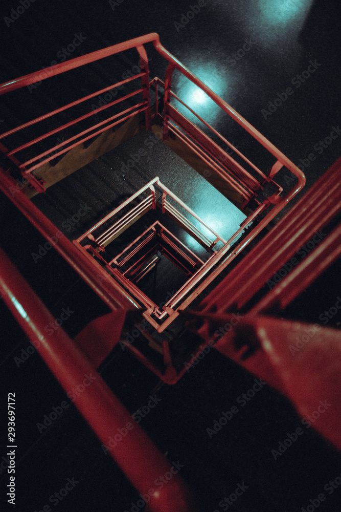 Plano angular del hueco de la escalera Stock Photo | Adobe Stock