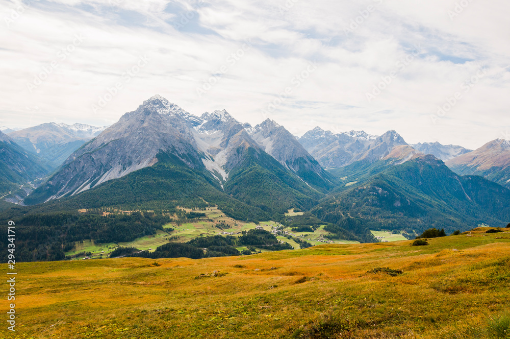 Scuol, Tarasp, Unterengadin, Engadin, Bergdorf, Schloss, Fontana ...