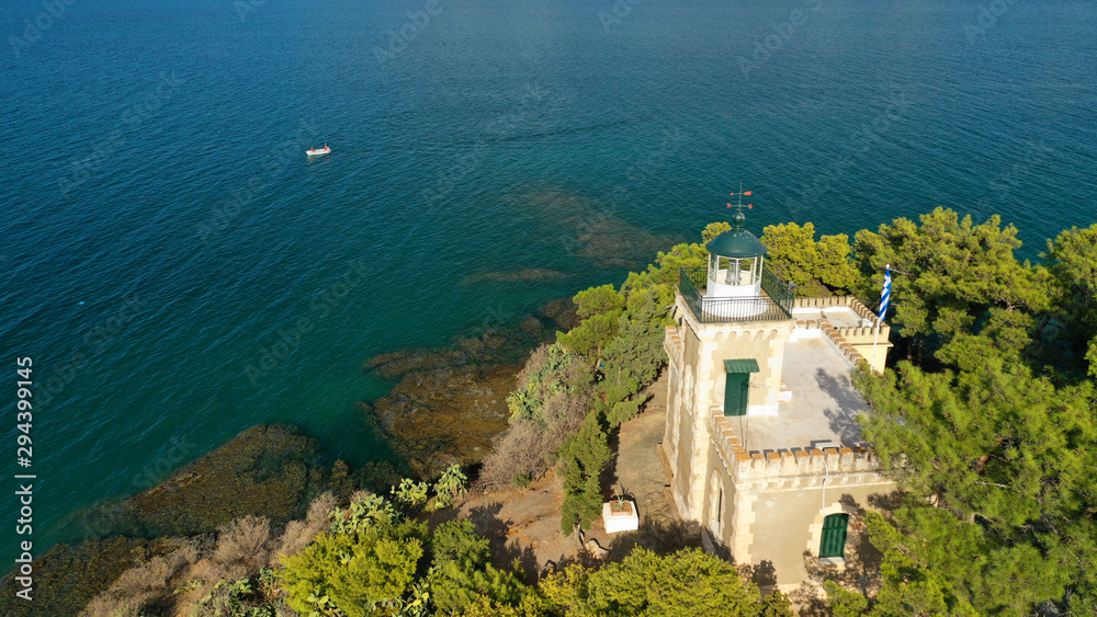 Foto de Aerial drone photo of iconic lighthouse built in small islet in ...