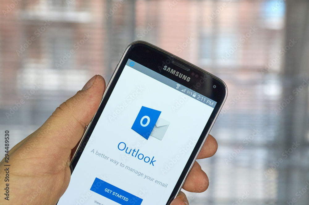 Microsoft Outlook mobile app Stock Photo | Adobe Stock