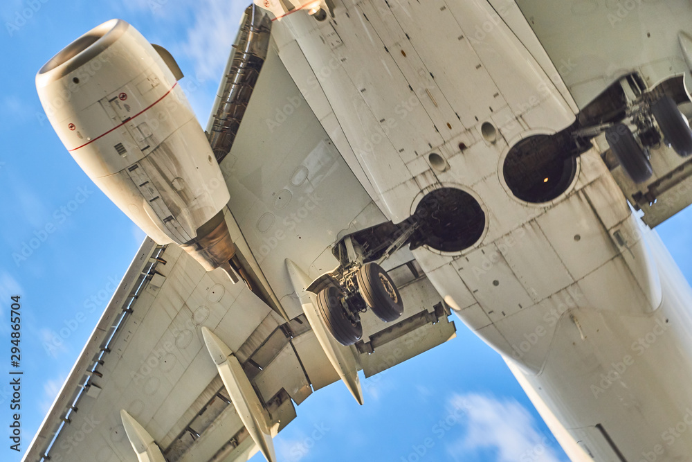 Boeing 737 landing gear Stock Photo | Adobe Stock