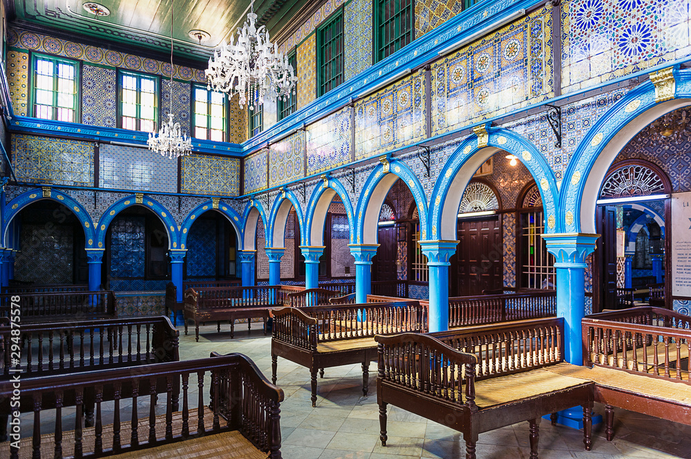 Foto de Tunisia. Djerba island. Hara Sghira. Ghriba Jewish synagogue ...
