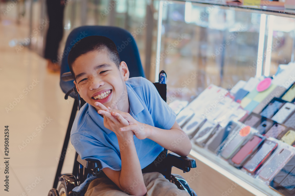 Disabled child on wheelchair trying begged parents to buy a smartphone ...