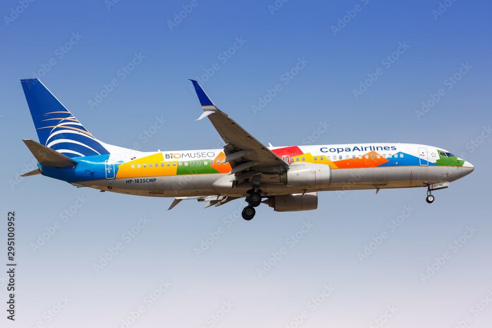 Copa Airlines Boeing 737 airplane Biomuseo special livery foto de Stock ...