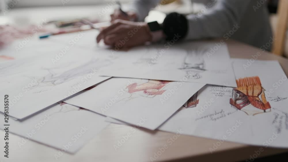 designer of clothes makes an outline of clothes with a felt-tip pen ...