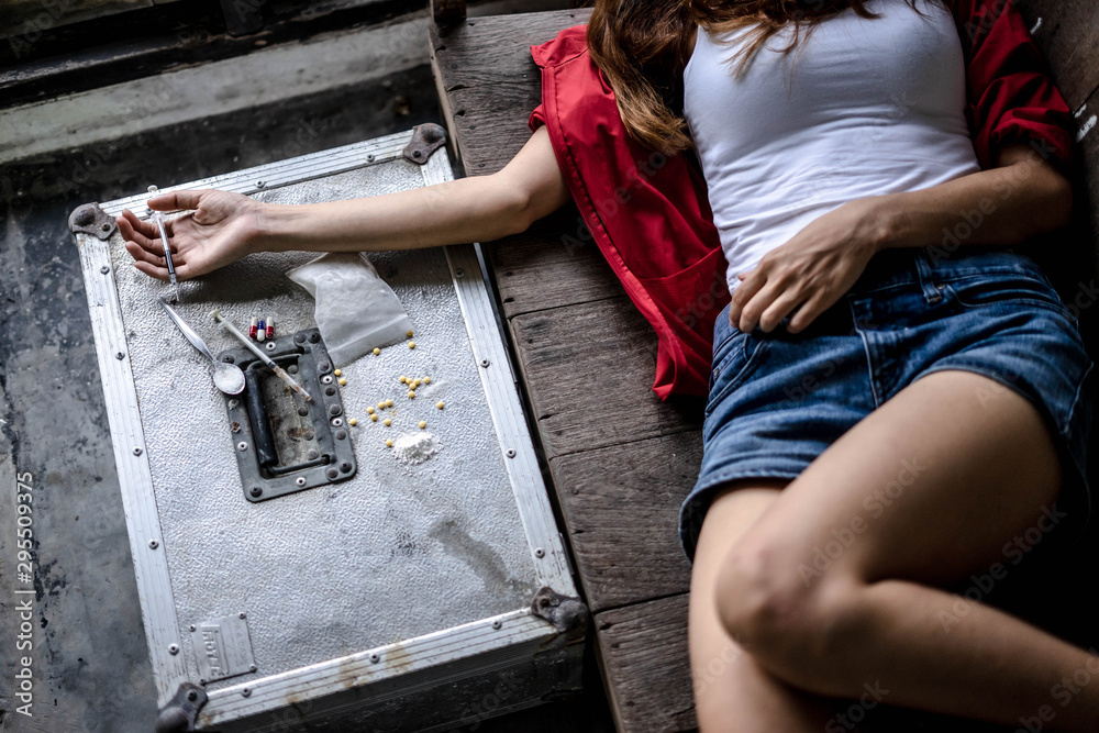 Addict lady with syringe using drugs, woman drug addict, drug syringe ...