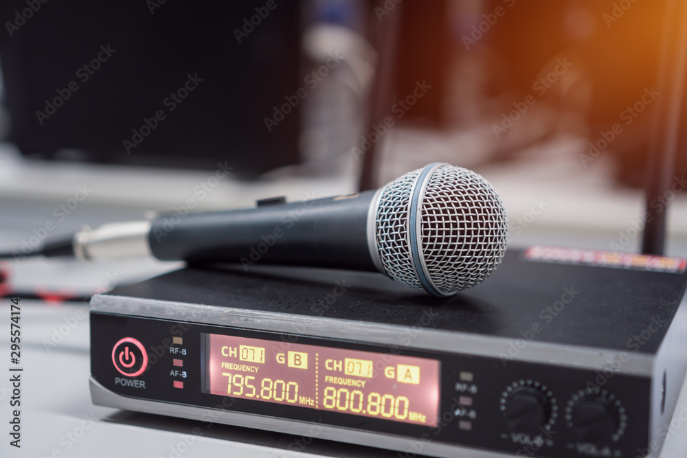 Microphone for speaker speech with digits radio frequency transceiver ...