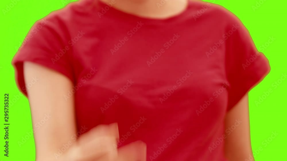 Woman shows one middle finger into camera. Green screen studio vídeo de ...