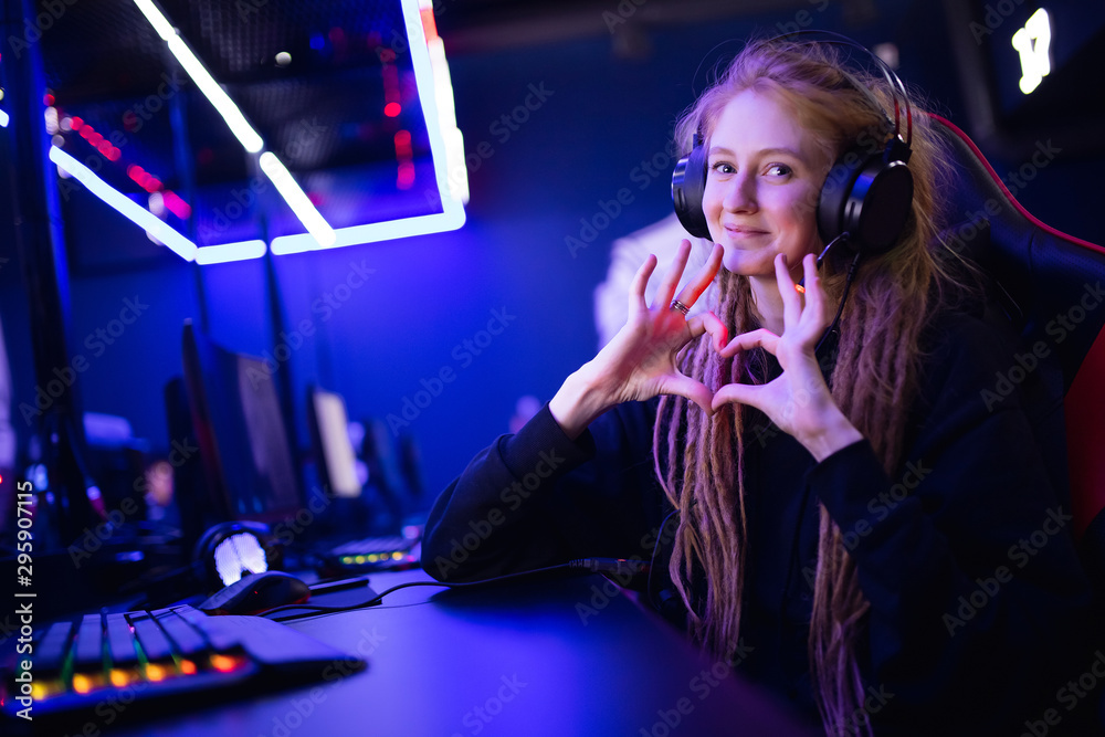 Streamer beautiful girl shows heart sign with hands professional gamer ...