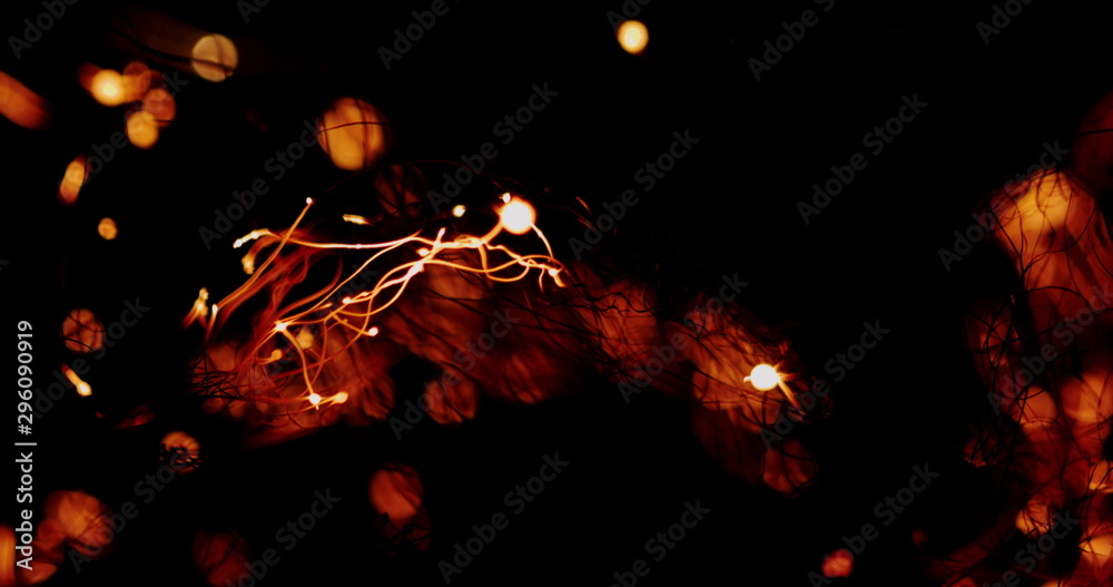 Foto de The fire spreads through the smoldering steel wool, forming ...