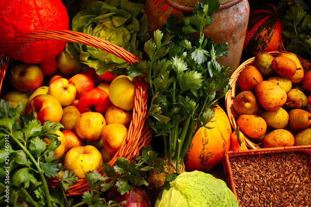 bio obst und gemüse vom hofladen Stock-Foto | Adobe Stock