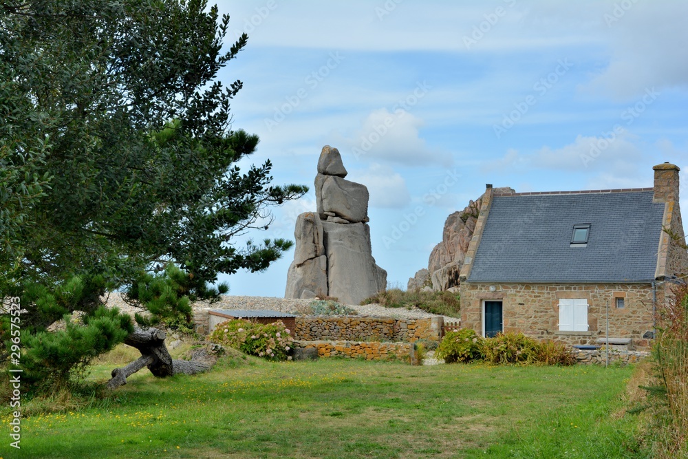 Foto de Le rocher Napoléon à Pors-Scaff Plougrescant en Bretagne ...