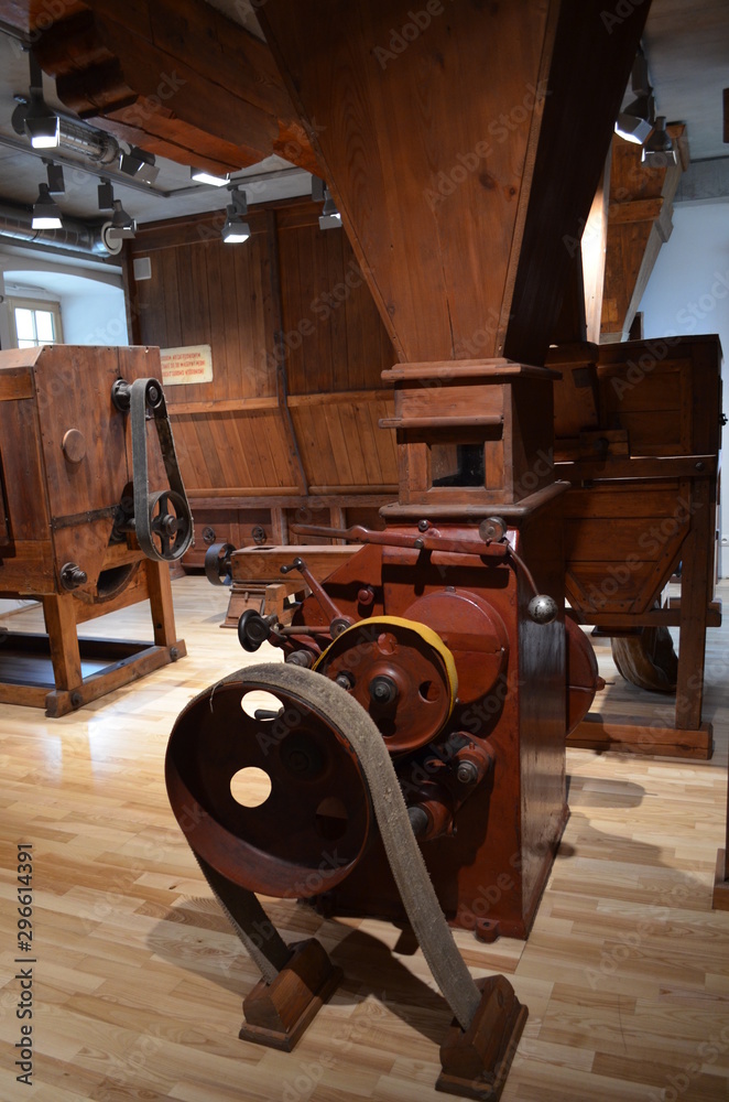 Stare, zabytkowe maszyny młynarskie, Polska Stock Photo | Adobe Stock