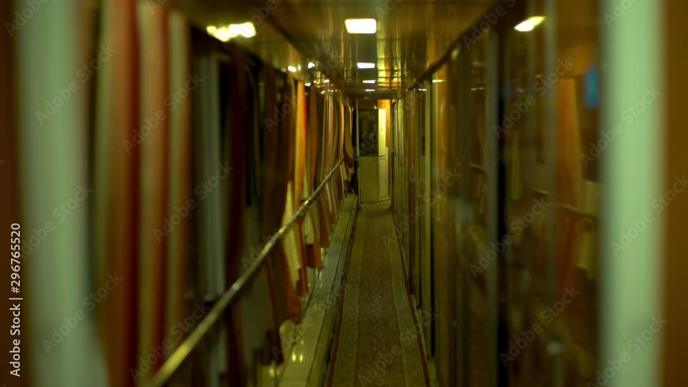 Stockvideo Sleeping car concept view: noire vintage fast passenger ...