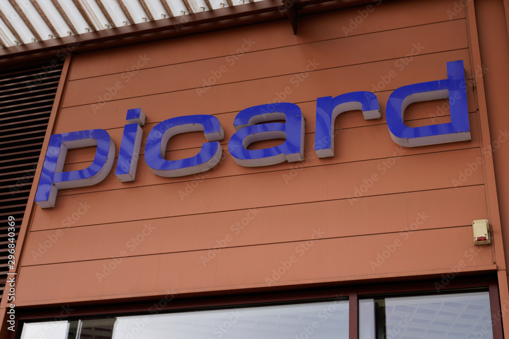 Picard logo sign store French supermarket food company specialized ...
