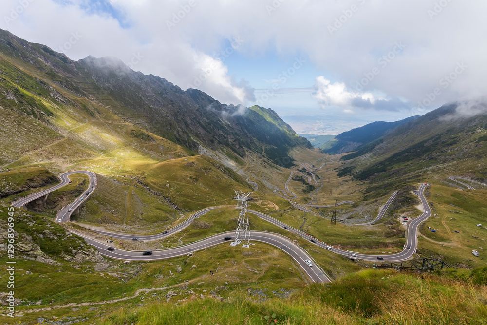 Foto de Transfagarasan - the most beautiful mountain road in Romania do ...
