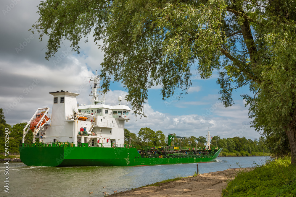 Frachtschiff auf dem Nord-Ostsee-Kanal Stock Photo | Adobe Stock