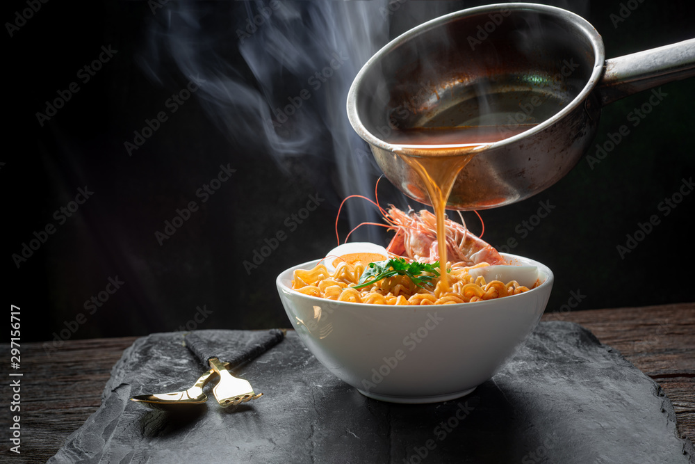 Zdjęcie Stock: "Tom Yum Kung" with steam and smoke in bowl on old ...