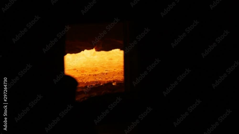 The window in the furnace is abnormally high melting point of glass ...