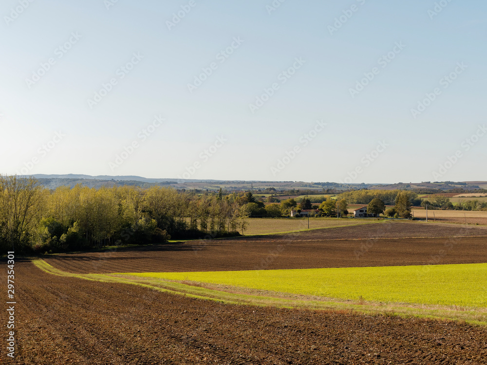 Paysage de la plaine de l'Allier. Les terres de la grande Limagne entre ...