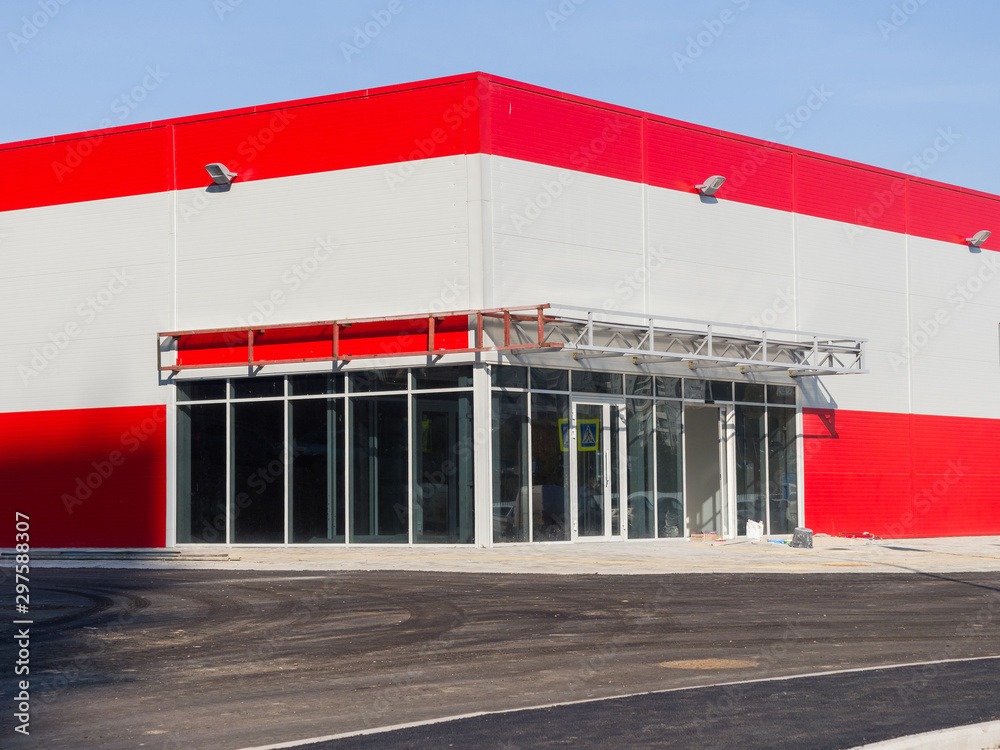 Corner vestibule Entrance to a new hypermarket under construction ...