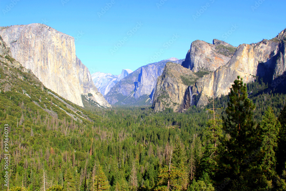 Tunnel View provides one of the most famous views of Yosemite Valley ...