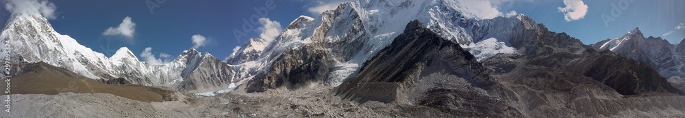 Paysages en direction du camps de base de l'Everest au Népal foto de ...