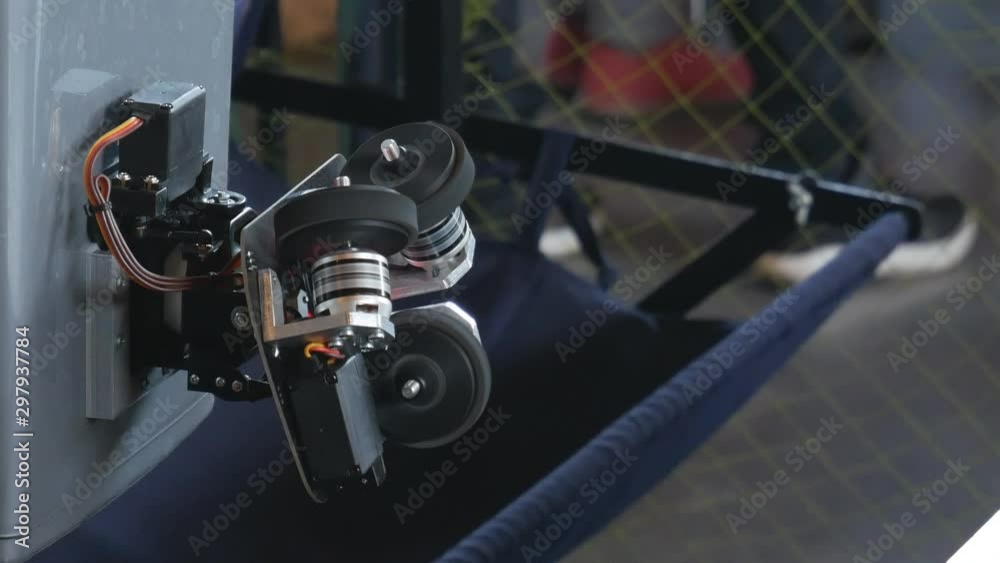 Intelligent table tennis machine. Ball machine. throwing robot for ...