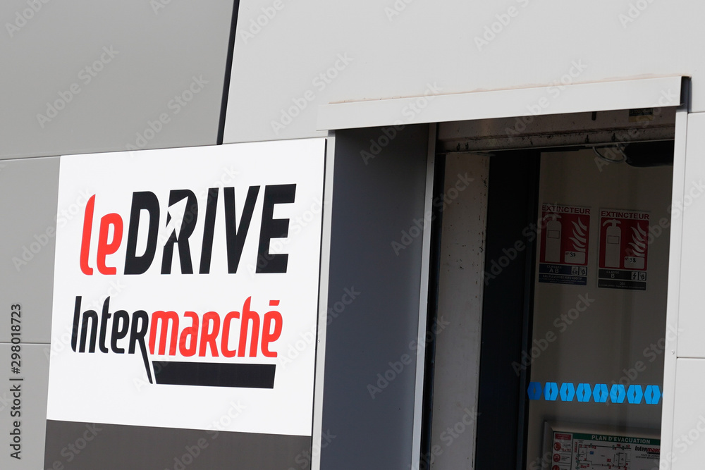 sign le drive Intermarche logo in front shop supermarket logo Stock ...