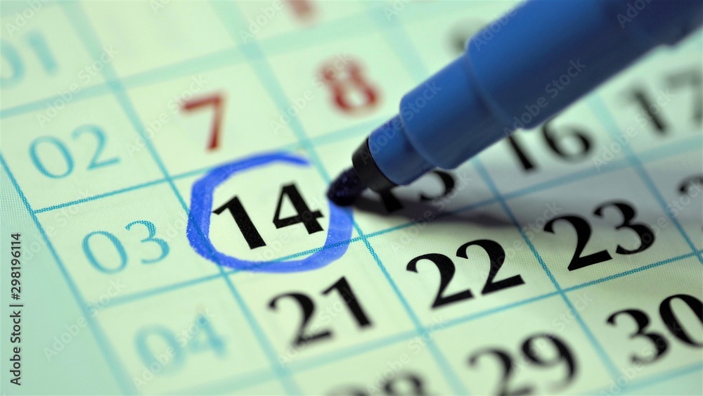 Fotka „14th – fourteenth day of the month. The woman marks the calendar ...