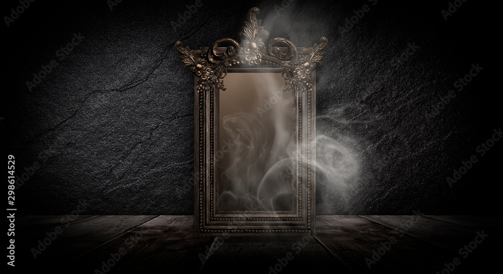 Foto de Dark room, a magical antique mirror. Night view of the room ...