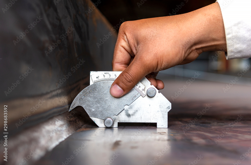 Using the welding gauge to measure the leg length of welding process ...