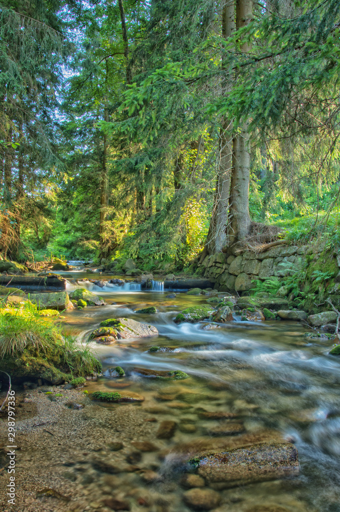 Langzeitbelichtung Gewässer im Erzgebirge an der Bockau, Fluss mit ...