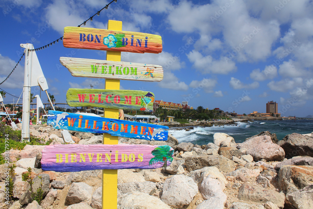 Photo Welcome signs in different languages in Willemstad, Curacao ...