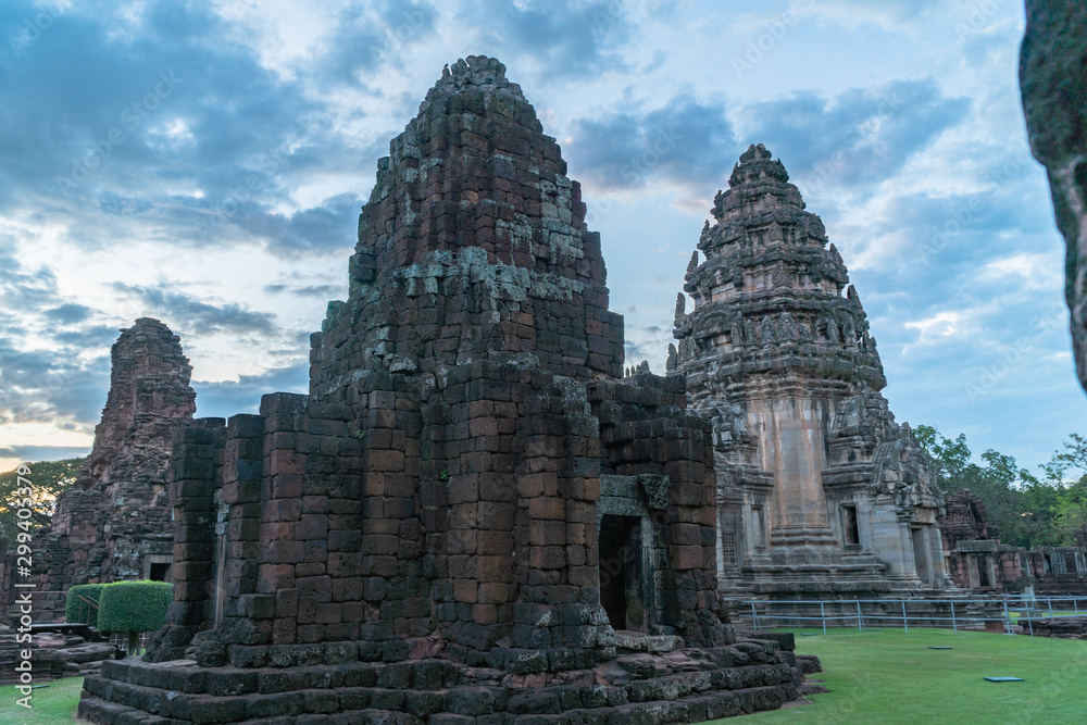Foto Stock The beautiful stone castle in Phimai historical park. Prasat ...