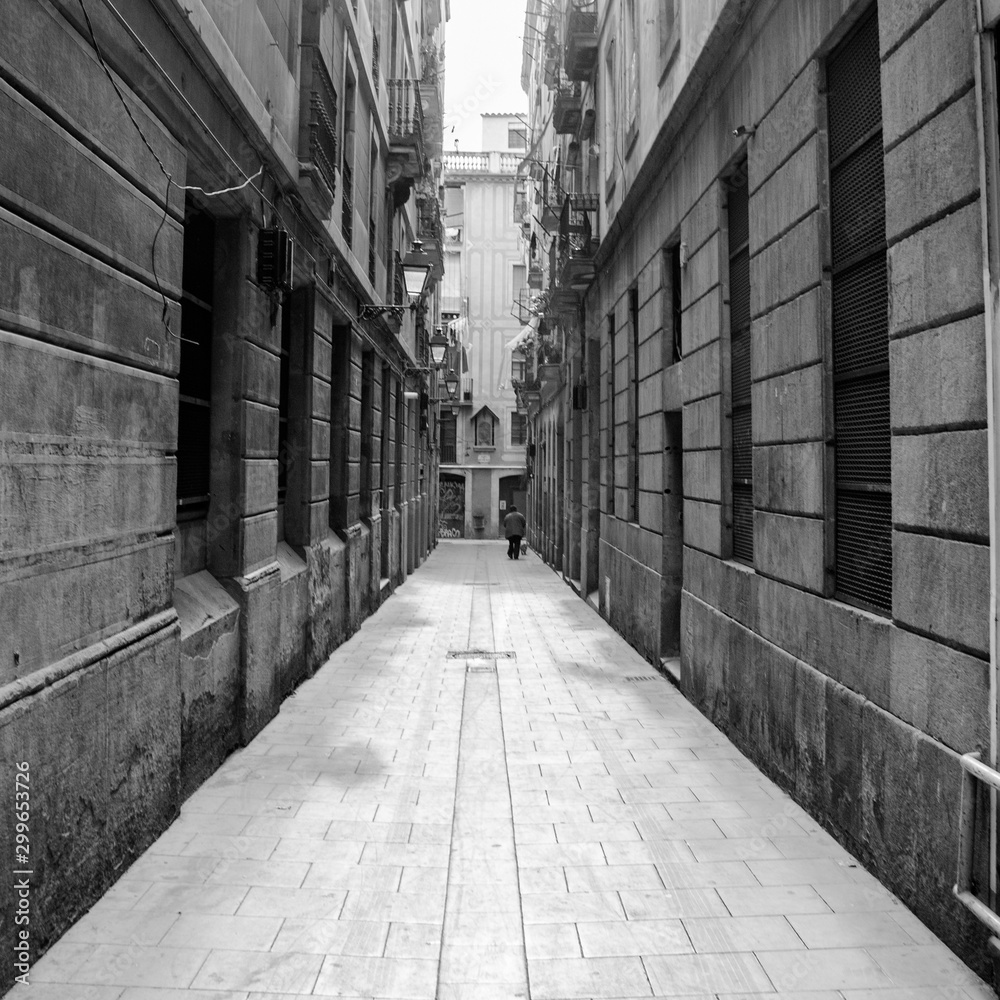 Lineas diagonales marcan punto de fuga en calle de Barcelona, Stock 写真 ...