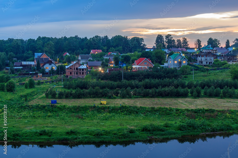 Fotografia do Stock: Typical Russian village on banks of Volga River ...