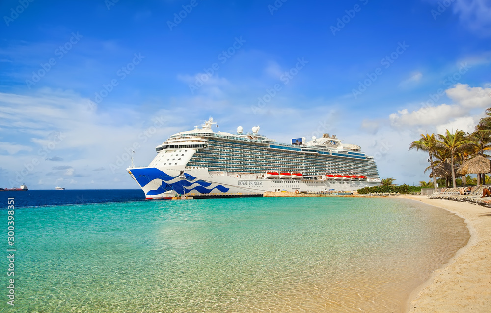 WILLEMSTAD, CURACAO - APRIL 06, 2018: View from tropical beach on ...