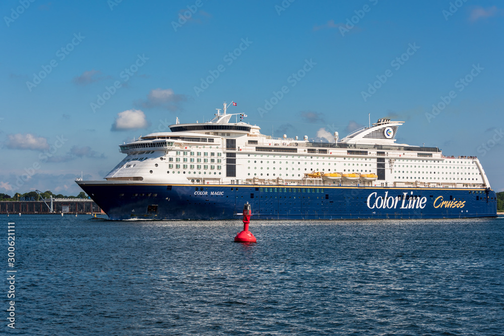 Die Norwegenfähre der Color Line fährt täglich die Route Kiel-Oslo und ...