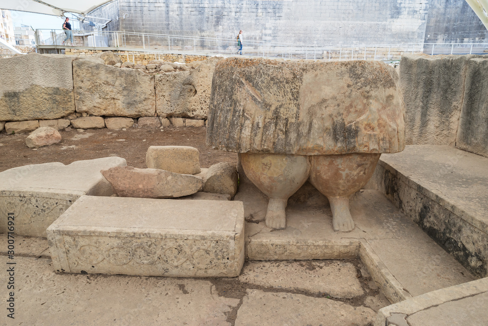 Statue of Fat Lady at Tarxien temple complex - Megalithic Temple. Malta ...