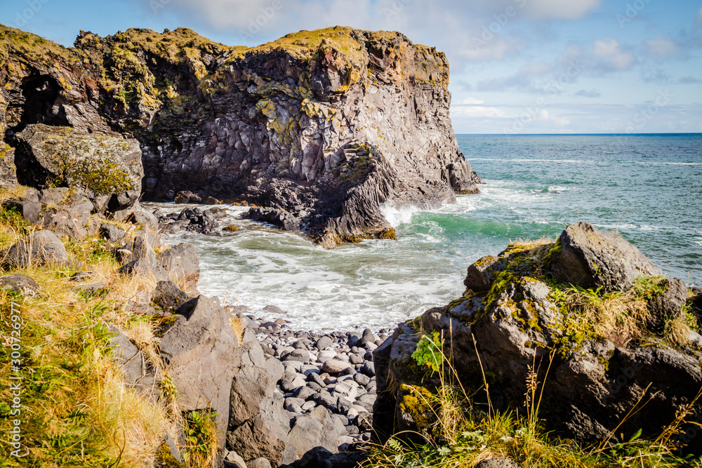 Typical Icelandic cliff landscape at Arnarstapi area in Snaefellsnes ...