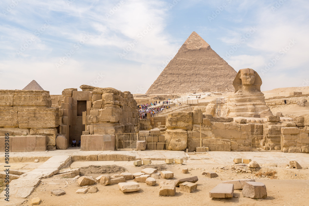The ancient Egyptian Pyramid of Khufu with ruins, tombs and monuments ...