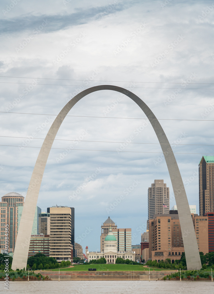 Gateway Arch National Park And the St. Louis Skyline Stock Photo ...