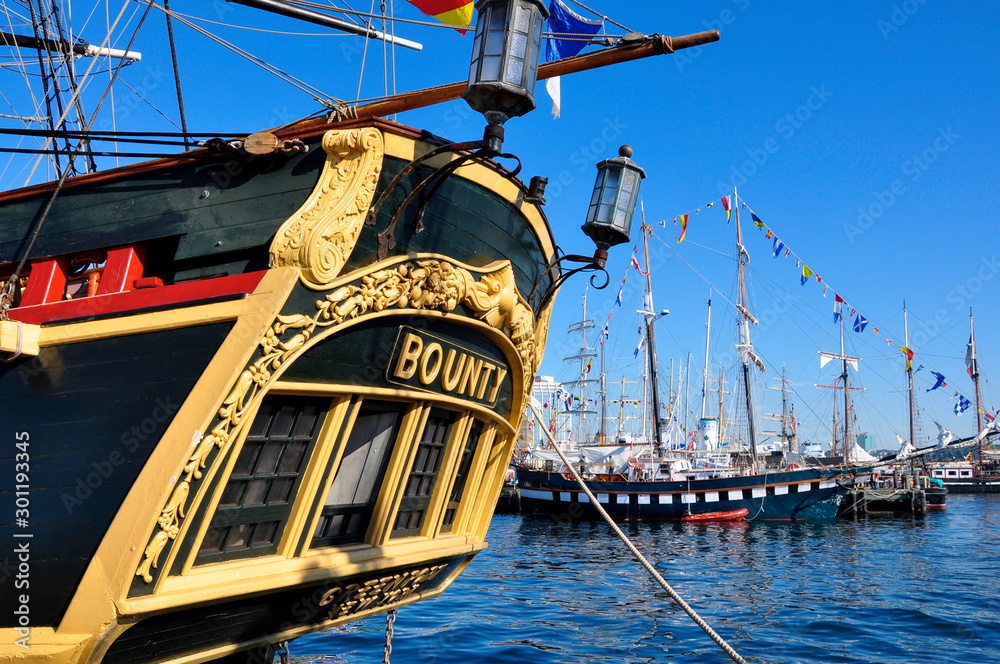 Foto de Stern of the replica tall ship HMS Bounty of Mutiny on the ...